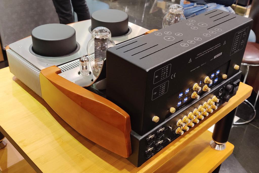 Unison Research Reference Pre - 300B tube line + phono preamp ...