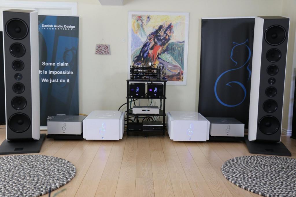 Danish Audio Design The Blue Diamond (1979773139) | Ausstellungsstück ...