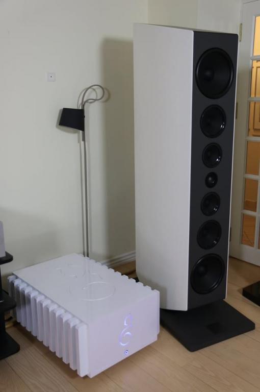 Danish Audio Design The Blue Diamond (1979773139) | Ausstellungsstück ...