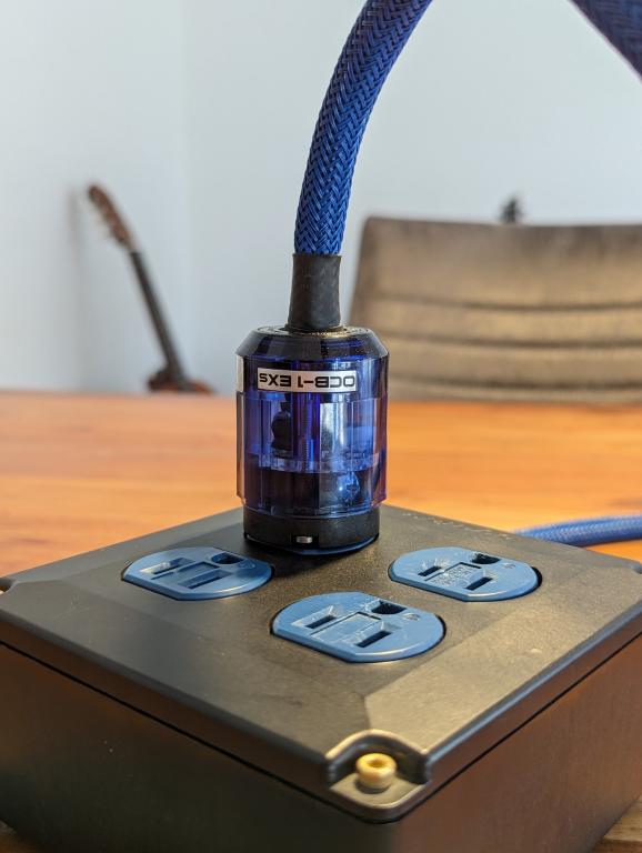 Oyaide OCB-1 EXs 4P Outlet Power Distributor Box (2338310404) | Second ...