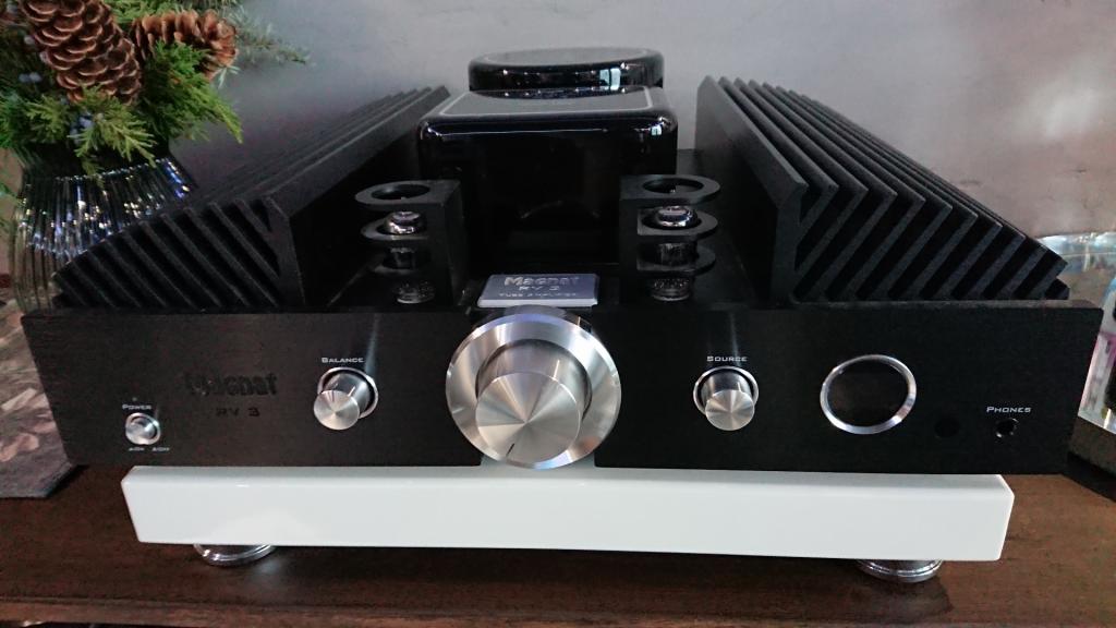Magnat RV3 integrated amplifier (2650212229) | Gebrauchtgerät ...