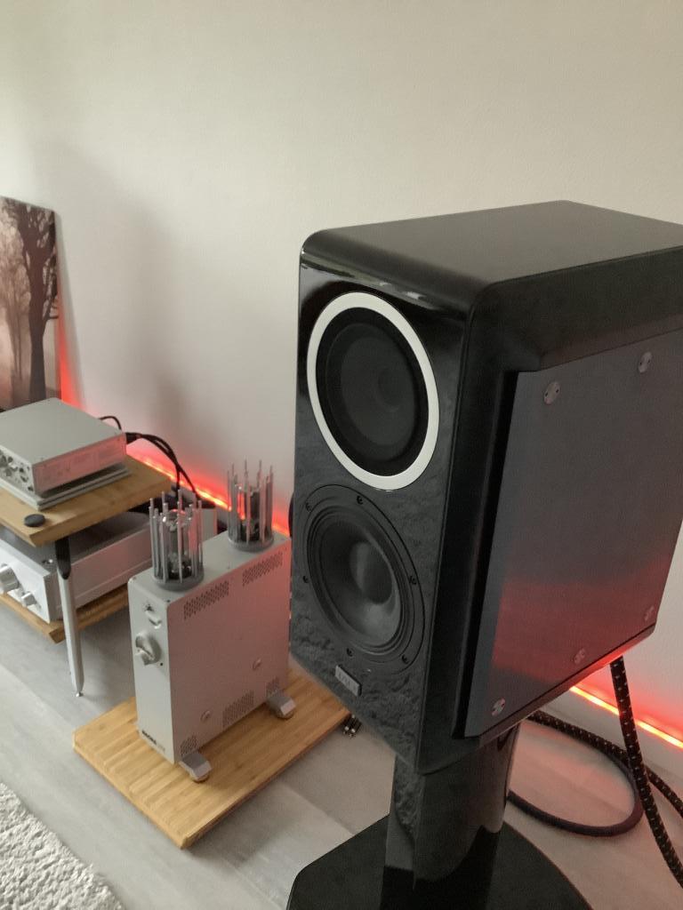 TAD Technical Audio Devices Laboratories Tad CE1 mit original Ständer ...