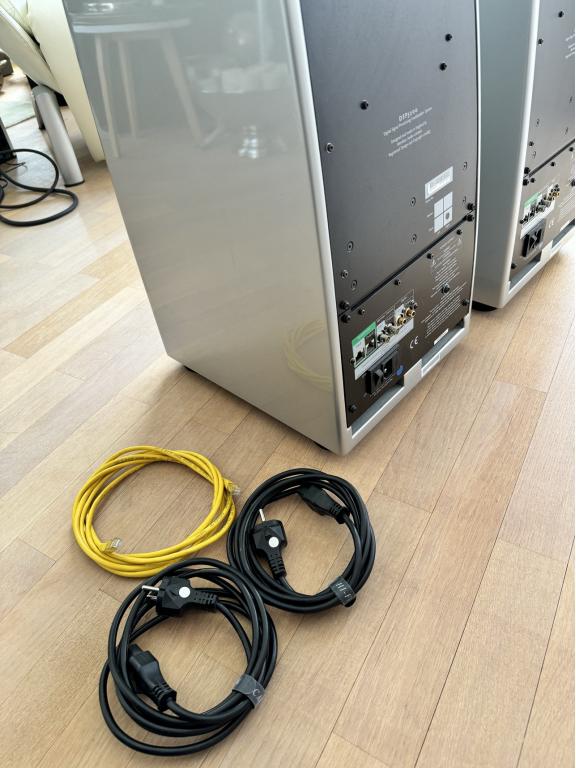 Meridian DSP 5200 Digital Signal Processing Loudspeaker System ...