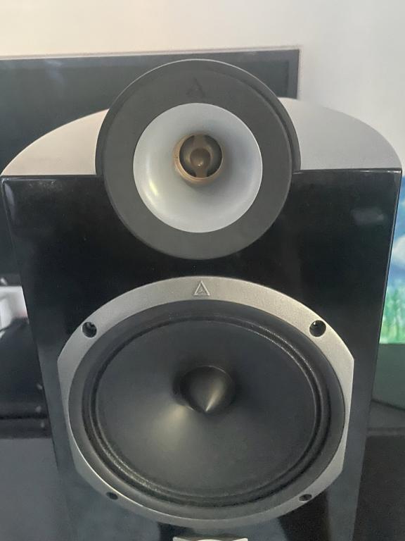 Triangle Genese Lyrr (4189413082) | Second-hand device | Standing ...