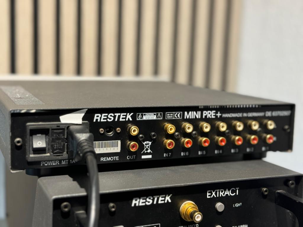 Restek Ein Paar Restek Extract in Silber/Rot und Vorverstärker MPRE ...