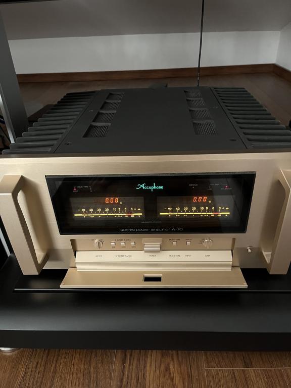 Accuphase Accuphase A 70 and C2820 (4750783855) | Second-hand device ...