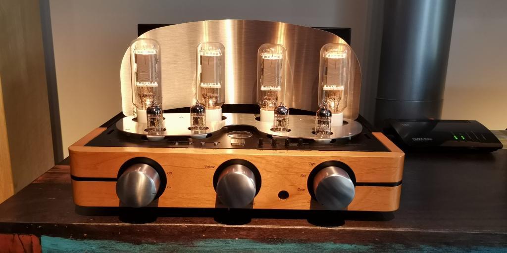 Unison Research S9 + 5 Sätze neuer Endröhren !!! (5055738750) | Second ...