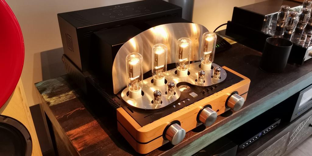 Unison Research S9 + 5 Sätze neuer Endröhren !!! (5055738750) | Second ...