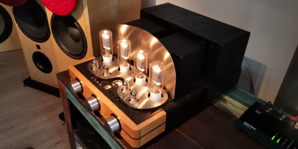 Unison Research S9 + 5 Sätze neuer Endröhren !!! (5055738750) | Second ...