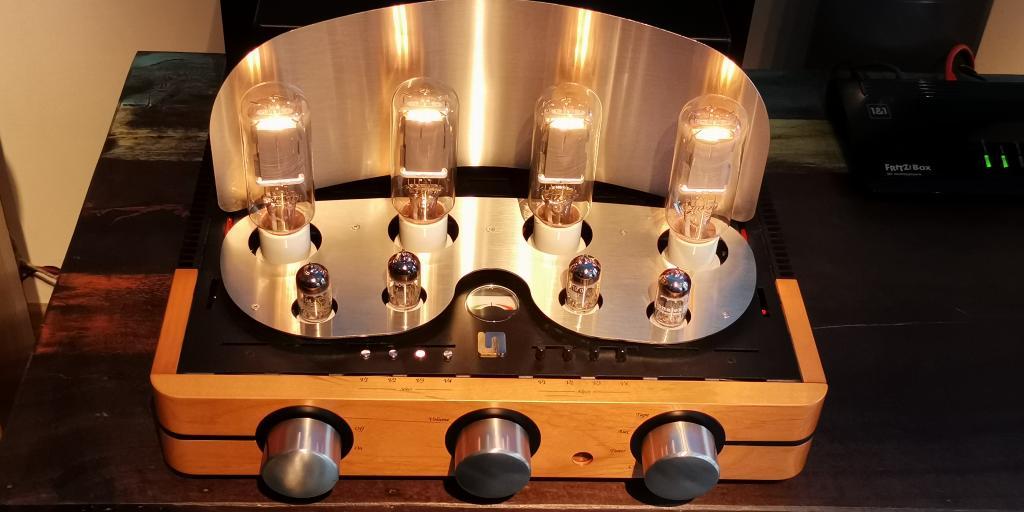 Unison Research S9 + 5 Sätze neuer Endröhren !!! (5055738750) | Second ...