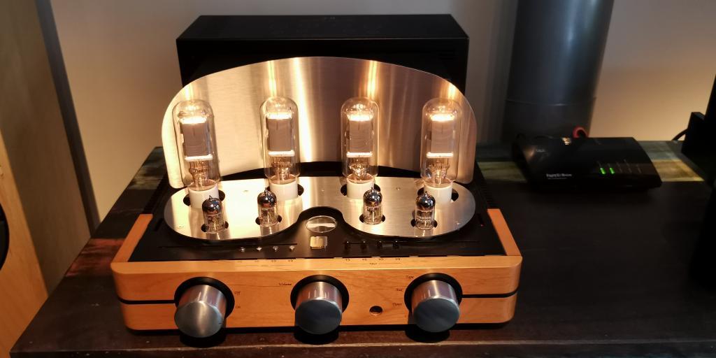 Unison Research S9 + 5 Sätze neuer Endröhren !!! (5055738750) | Second ...