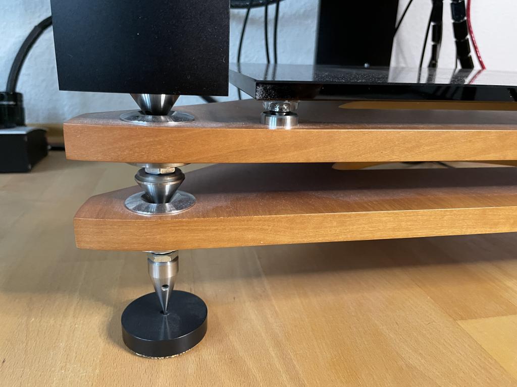 Naim Audio NAIM Rack Fraim - 4 Ebenen, eine Ebene höhenvariabel; Extras ...