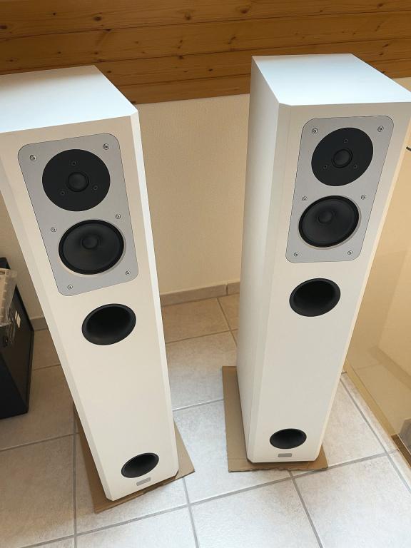 Isophon ( Gauder Akustik ) Isophon Enigma Masterpiece Edition weiß ...