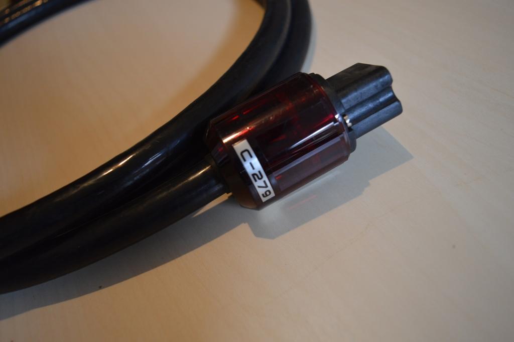 Oyaide Tunami V2 - P-079e -C279 (6308777984) | Neugerät | Netzkabel | Angebot auf audio-markt.de