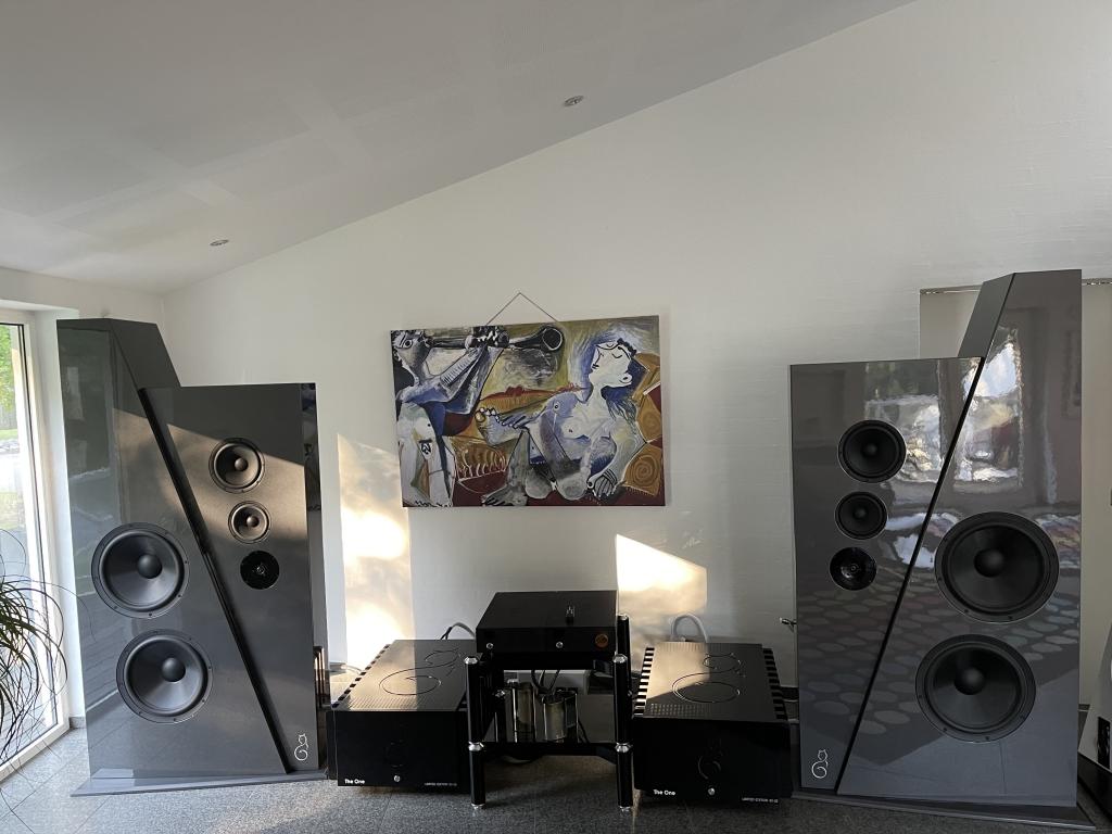 Danish Audio Design The Black Diamond (638643587) | Exhibit | Standing ...