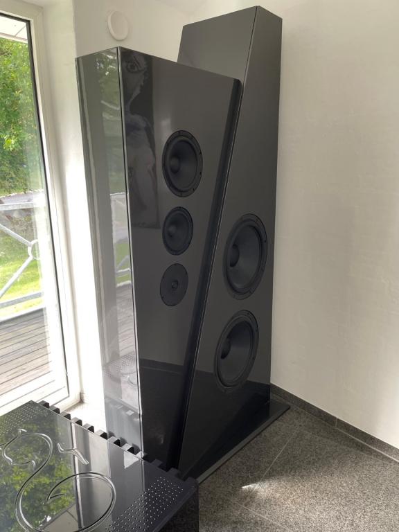 Danish Audio Design The Black Diamond (6924676872) | Ausstellungsstück ...