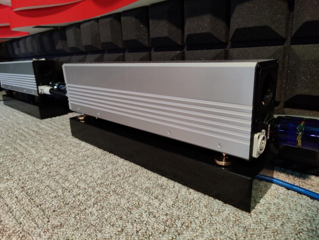 IsoTek Power Systems Ltd. EVO3 Titan One + EVO3 Genesis One + Sequel ...