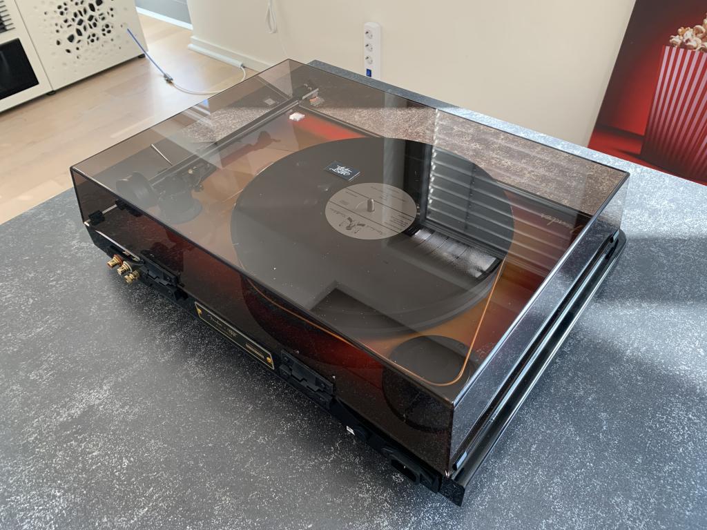 MoFi - Mobile Fidelity Electronics Fender PrecisionDeck Limited Edition ...