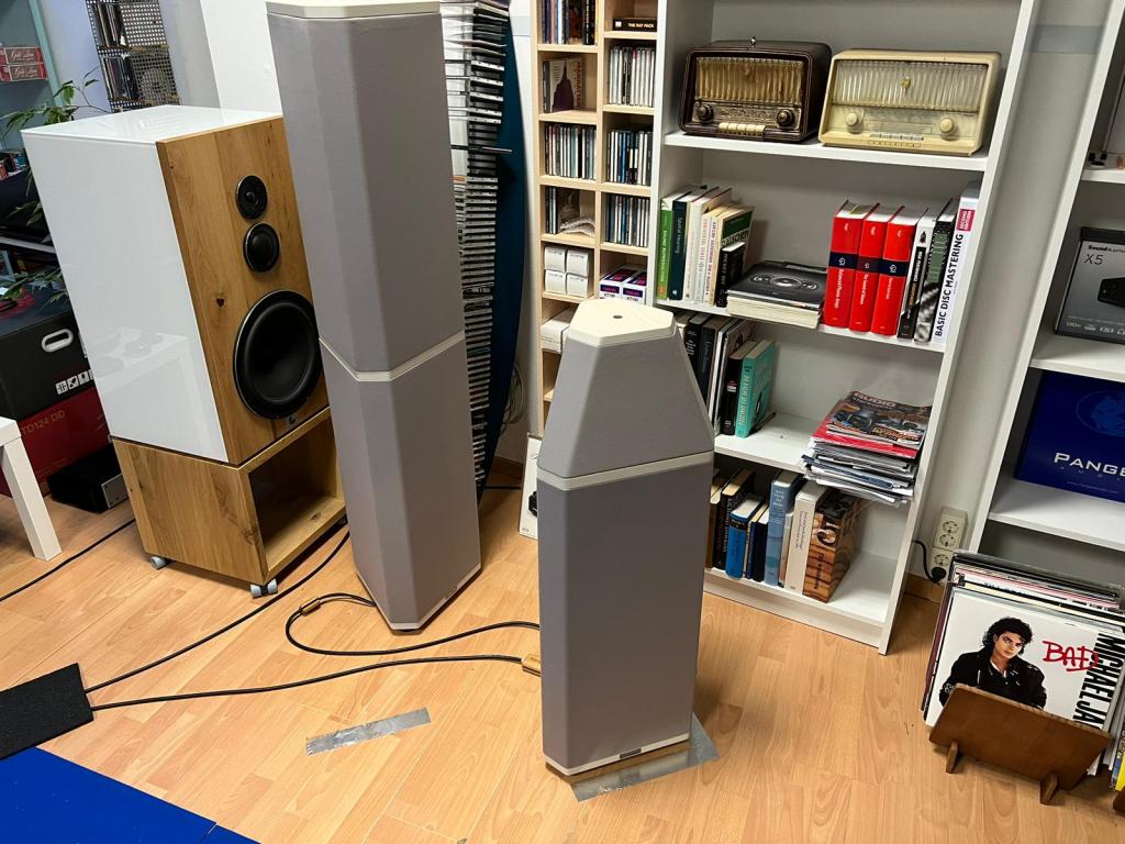 Gradient Gradient Revolution MK IV aktiv mit 4 Subwoofern + HMS Kabeln ...