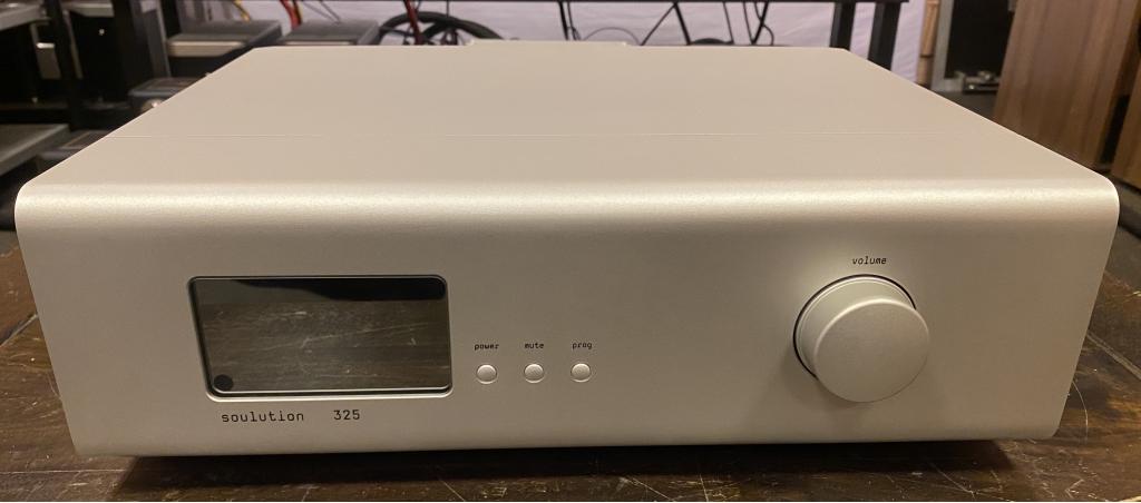 Soulution Audio Soulution Audio 325 preamplifier with DAC and phono ...