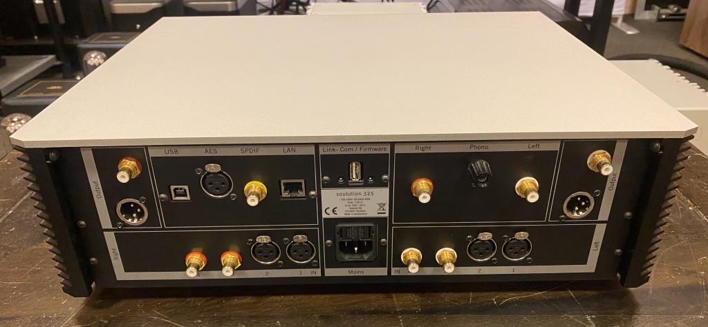 Soulution Audio Soulution Audio 325 preamplifier with DAC and phono ...