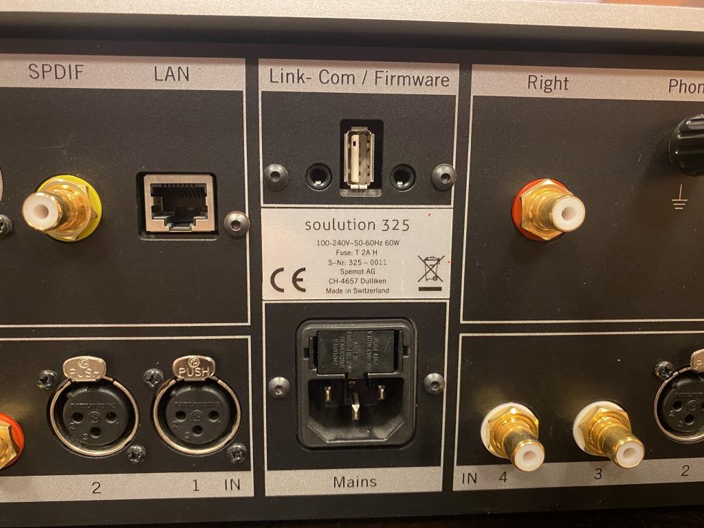 Soulution Audio Soulution Audio 325 preamplifier with DAC and phono ...