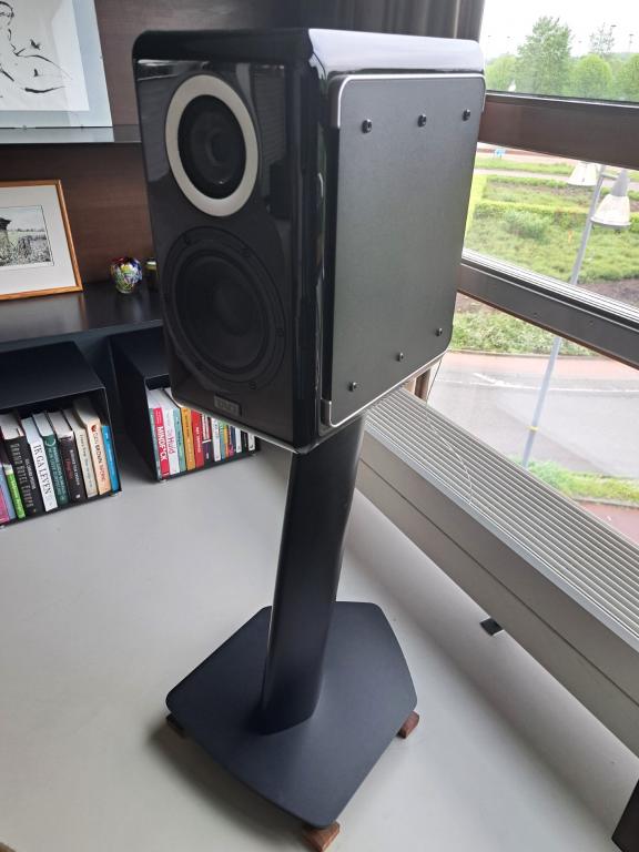 TAD Technical Audio Devices Laboratories Micro Evolution One ...