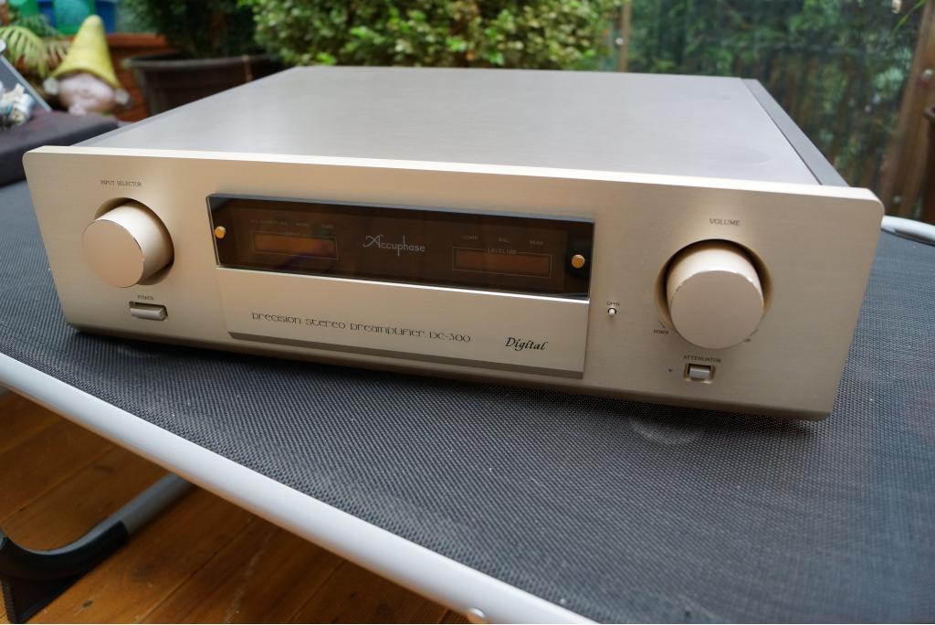 Accuphase Accuphase DC 300 digitale Vorstufe (8854470902) | Gebrauchtgerät | Vorverstärker ...