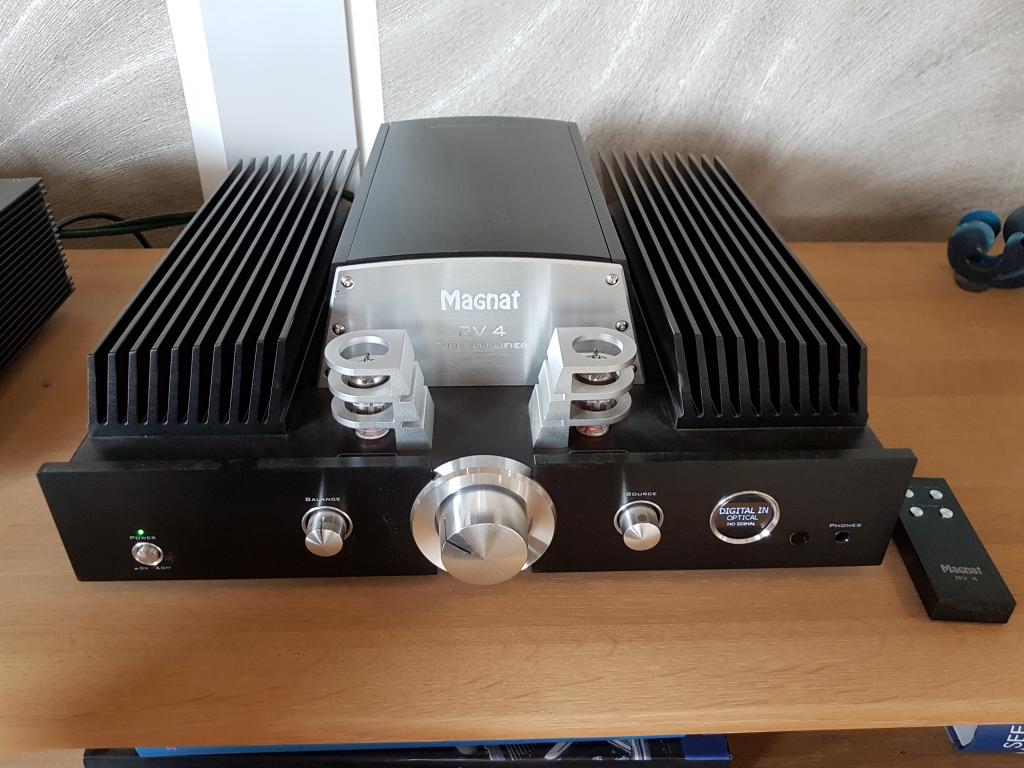 Magnat Magnat RV 4 Hybrid Röhren Vollverstärker Wie Neu Garantie ...
